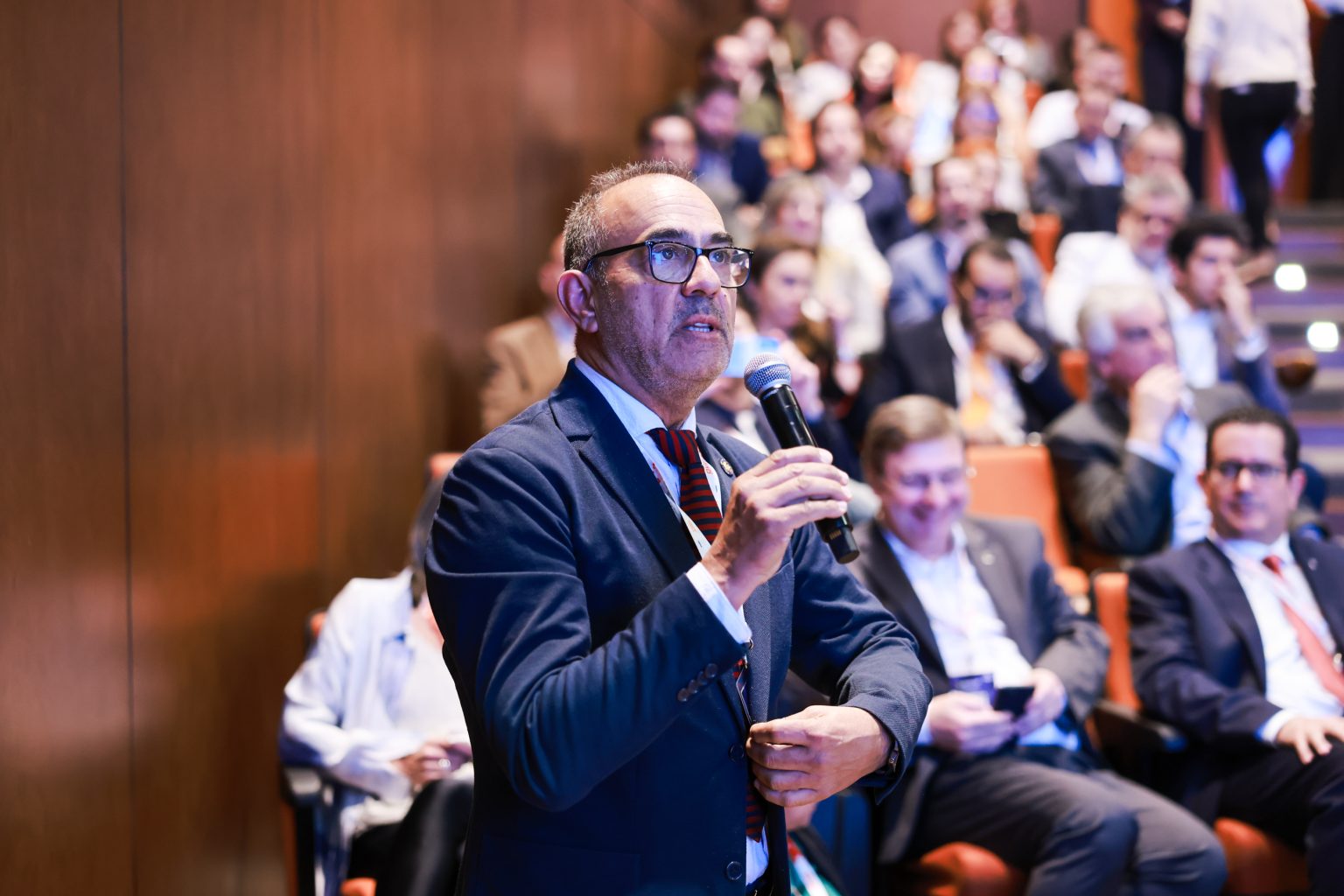 Carta al director del Rector Claudio Ruff: «IA y educación» - CupChile